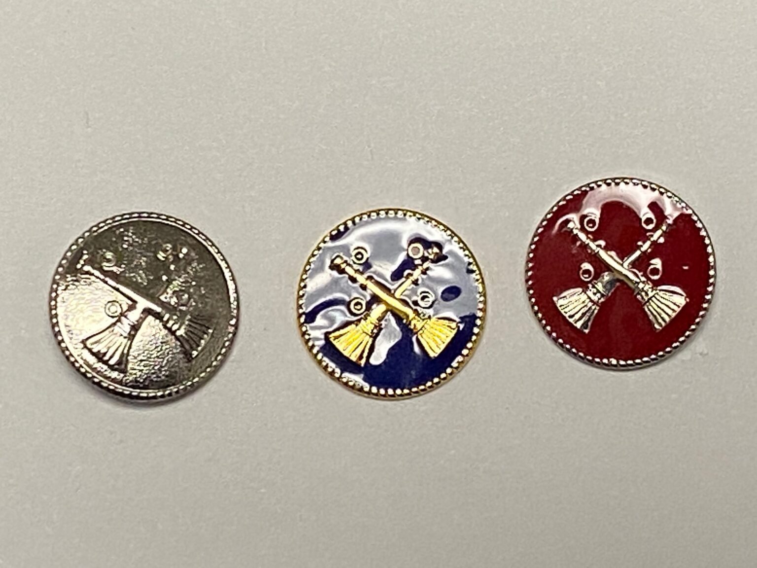 TWO CROSSED BUGLES ROUND - ER Badge